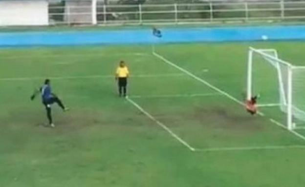 Marca el penalti más increíble de la historia | Ideal