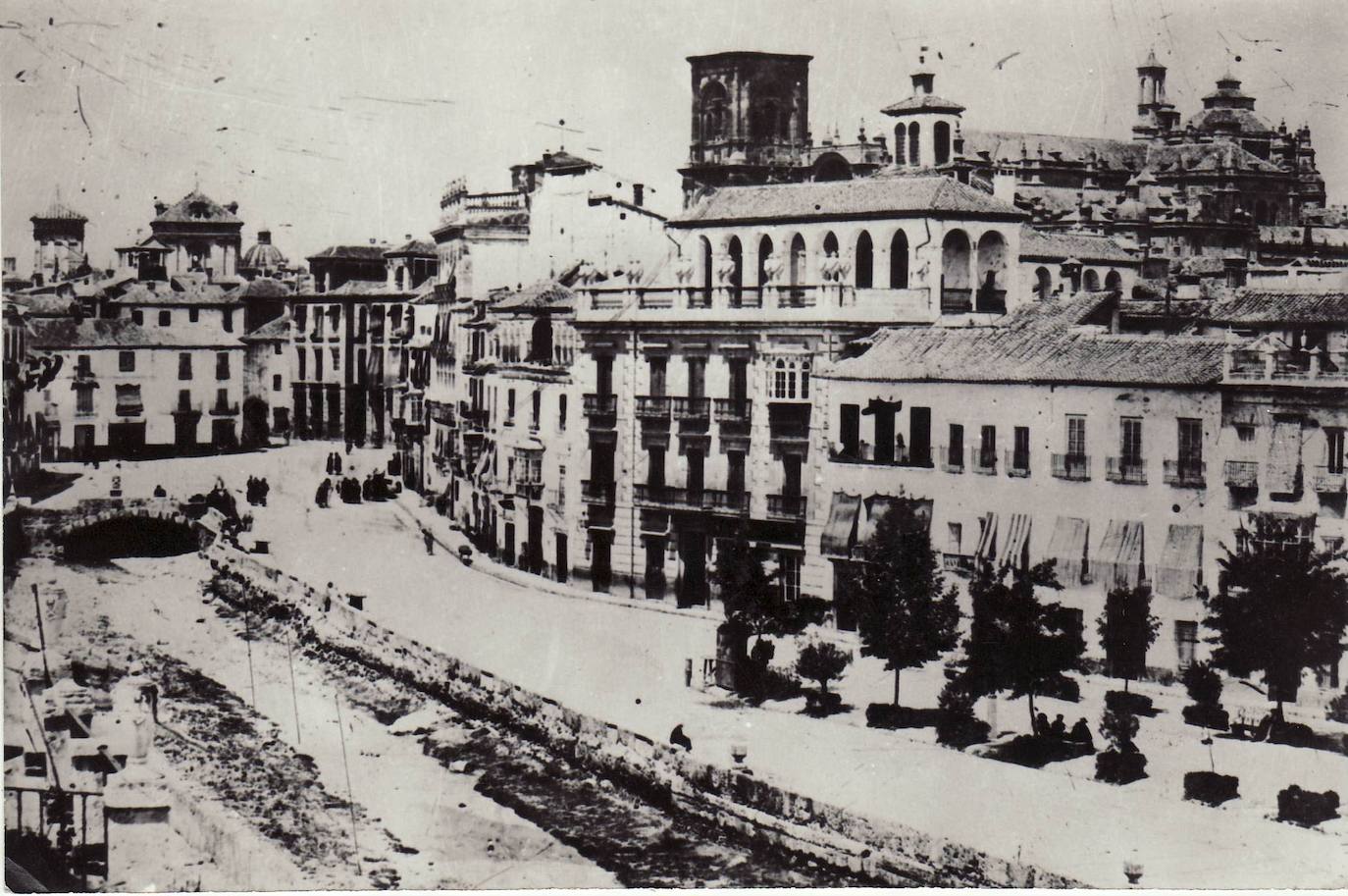 Puerta Real de Granada, 115 años después: del tranvía a los coches | Ideal