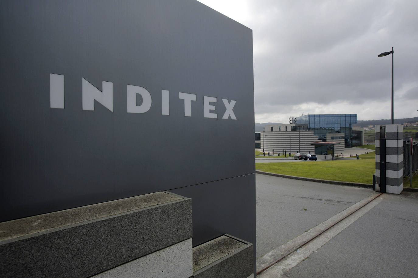Inditex vuelve al beneficio al ganar 671 millones hasta octubre | Ideal