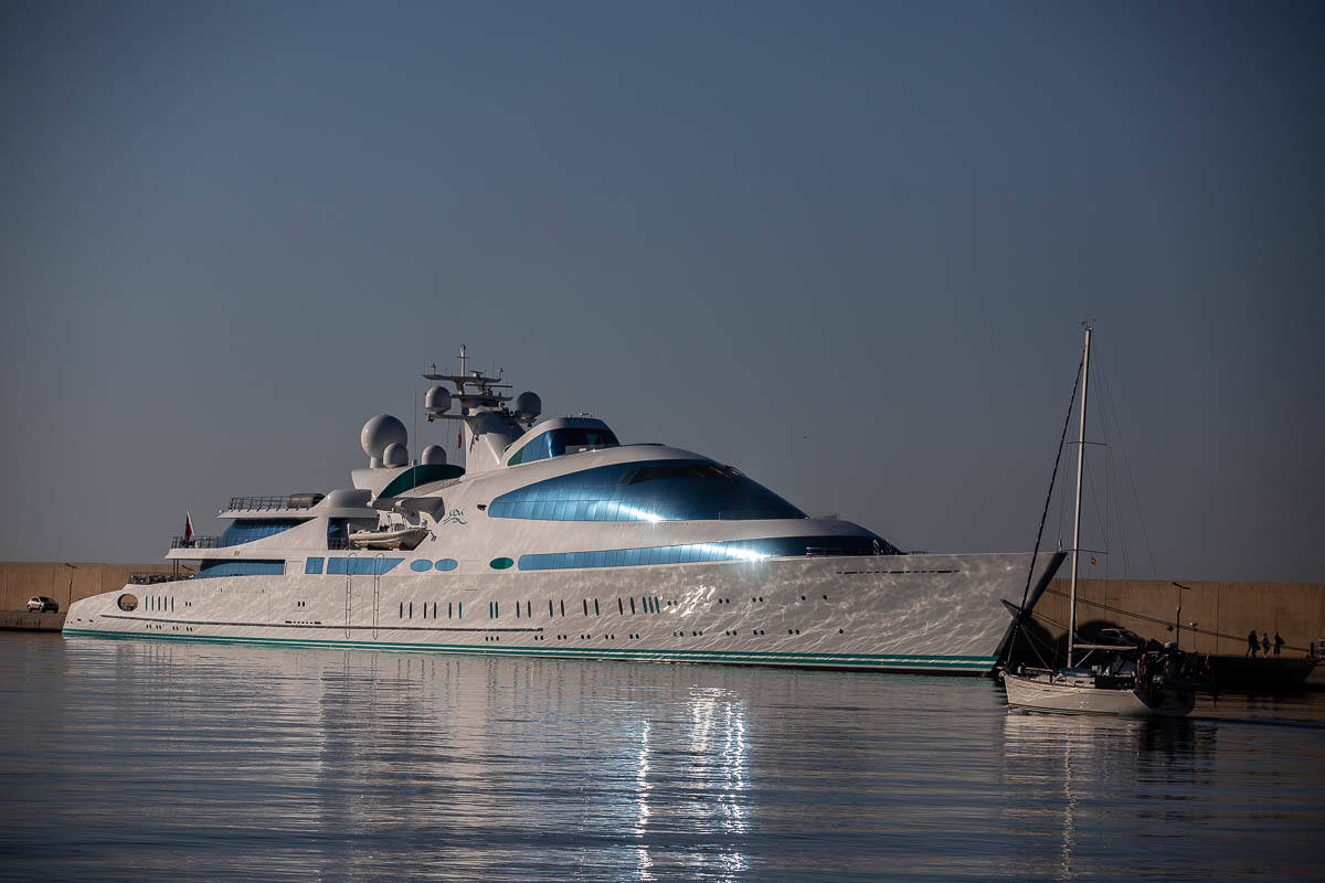 Fotos: Así es el megayate del príncipe de los Emiratos que ha atracado ...