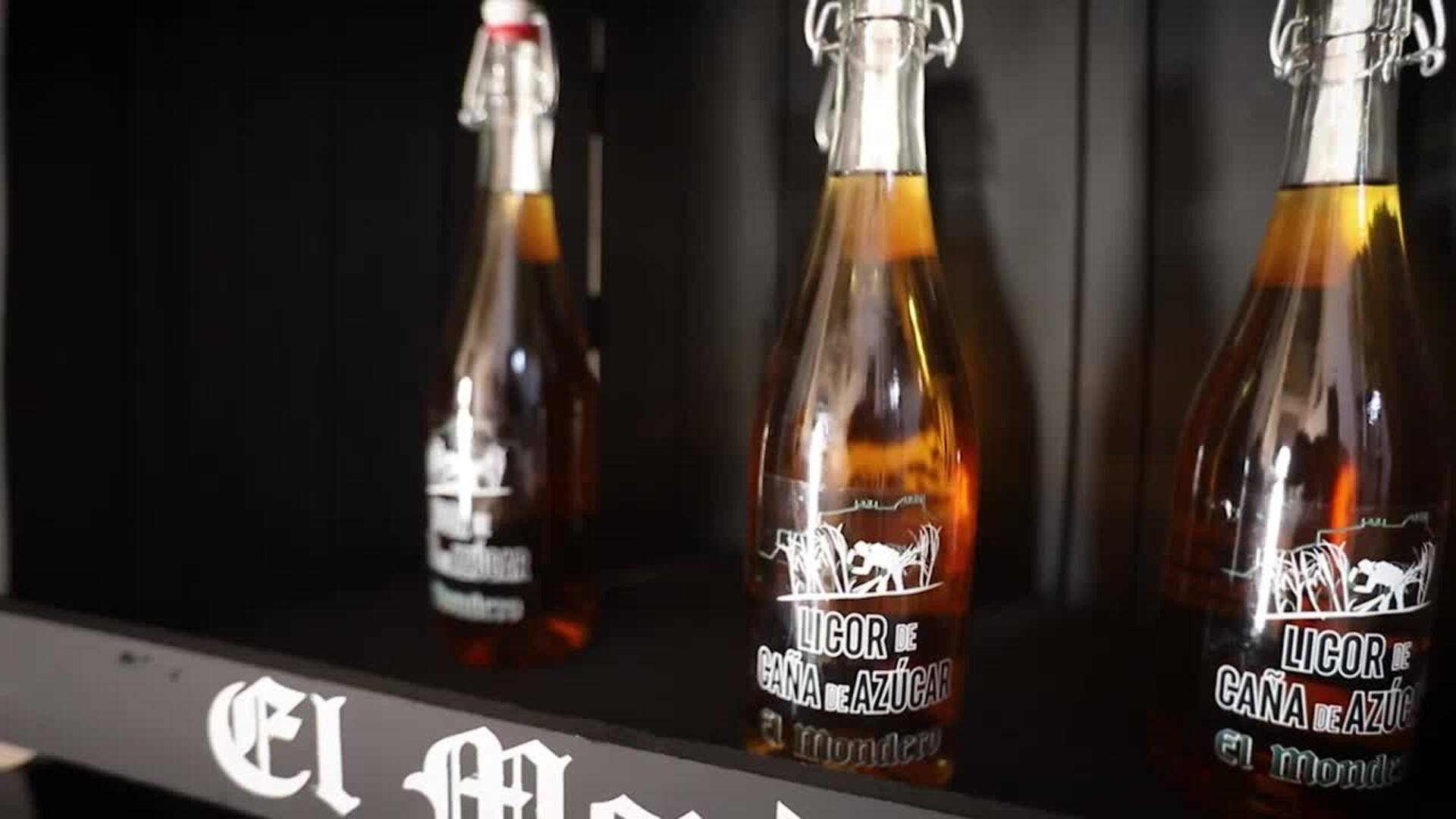 Así se hace el licor de Caña de Azúcar de las Bodegas Ron Mondero de ...
