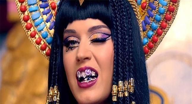 Horrible: Katy Perry es Cleopatra en su nuevo videoclip original | Ideal