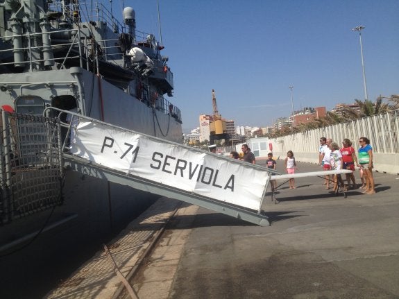 El patrullero de altura 'Serviola' (P-71) de la Armada Española entra ...