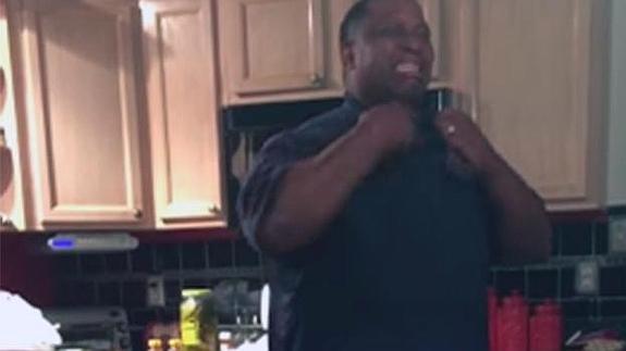 Solloza sin parar al saber que será papá tras 17 años intentándolo | Ideal