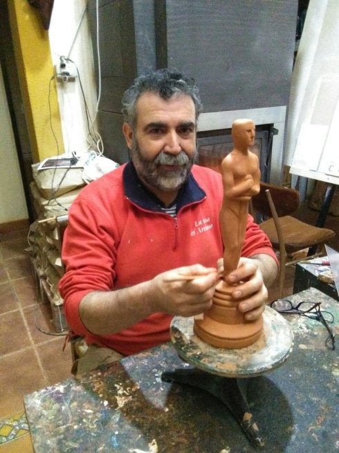 Unas manos nacidas para moldear el barro | Ideal